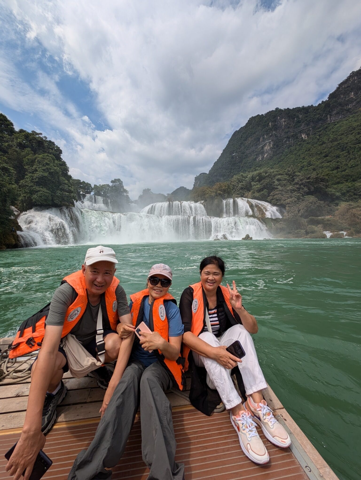 Exploring Detian Waterfall in Guangxi, China