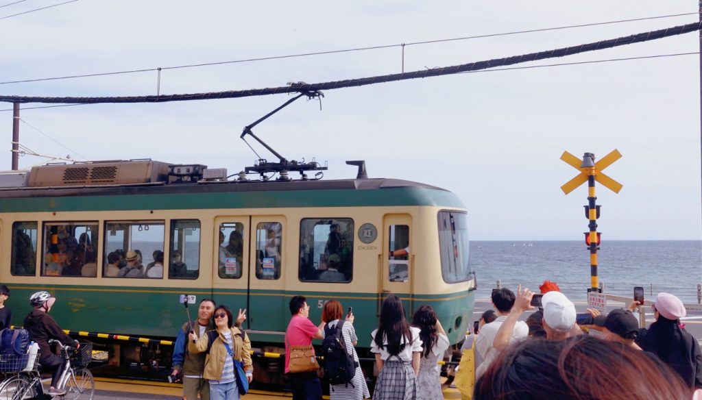 Kamakurakokomae Station: Visiting the Iconic Slam Dunk Crossing by the Sea