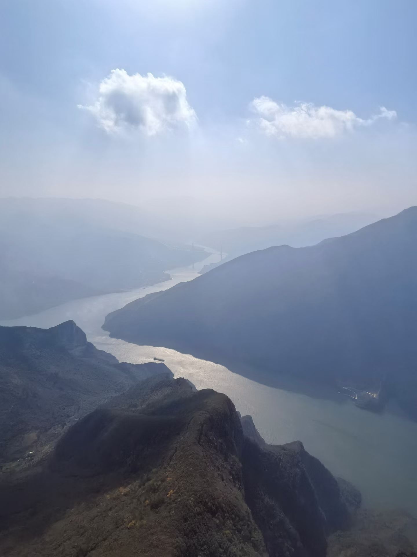Hiking the Three Gorges Summit in Wushan: Stunning Views & Autumn Colors