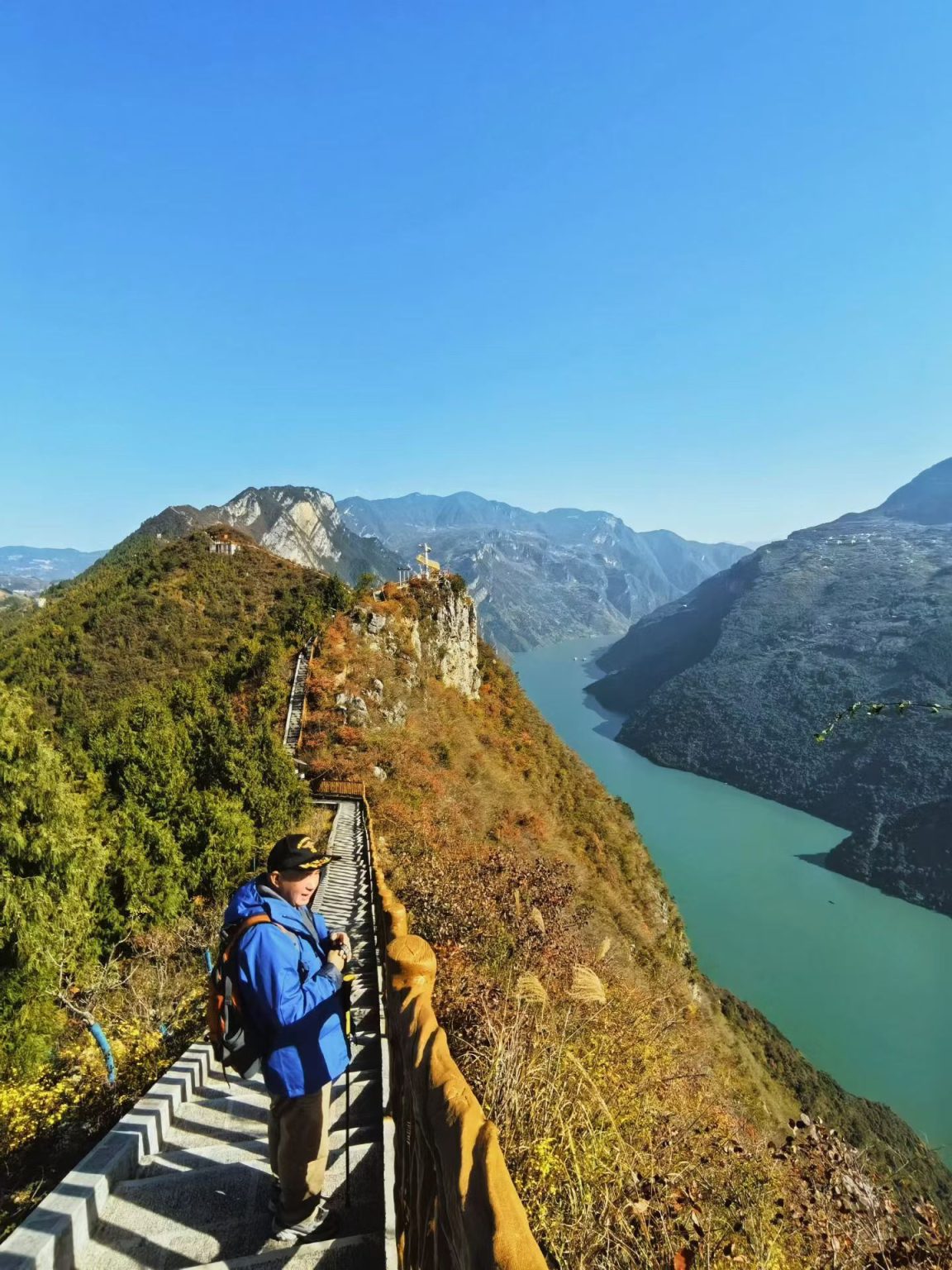Hiking the Three Gorges Dragon Ridge & Goddess Peak Sky Road